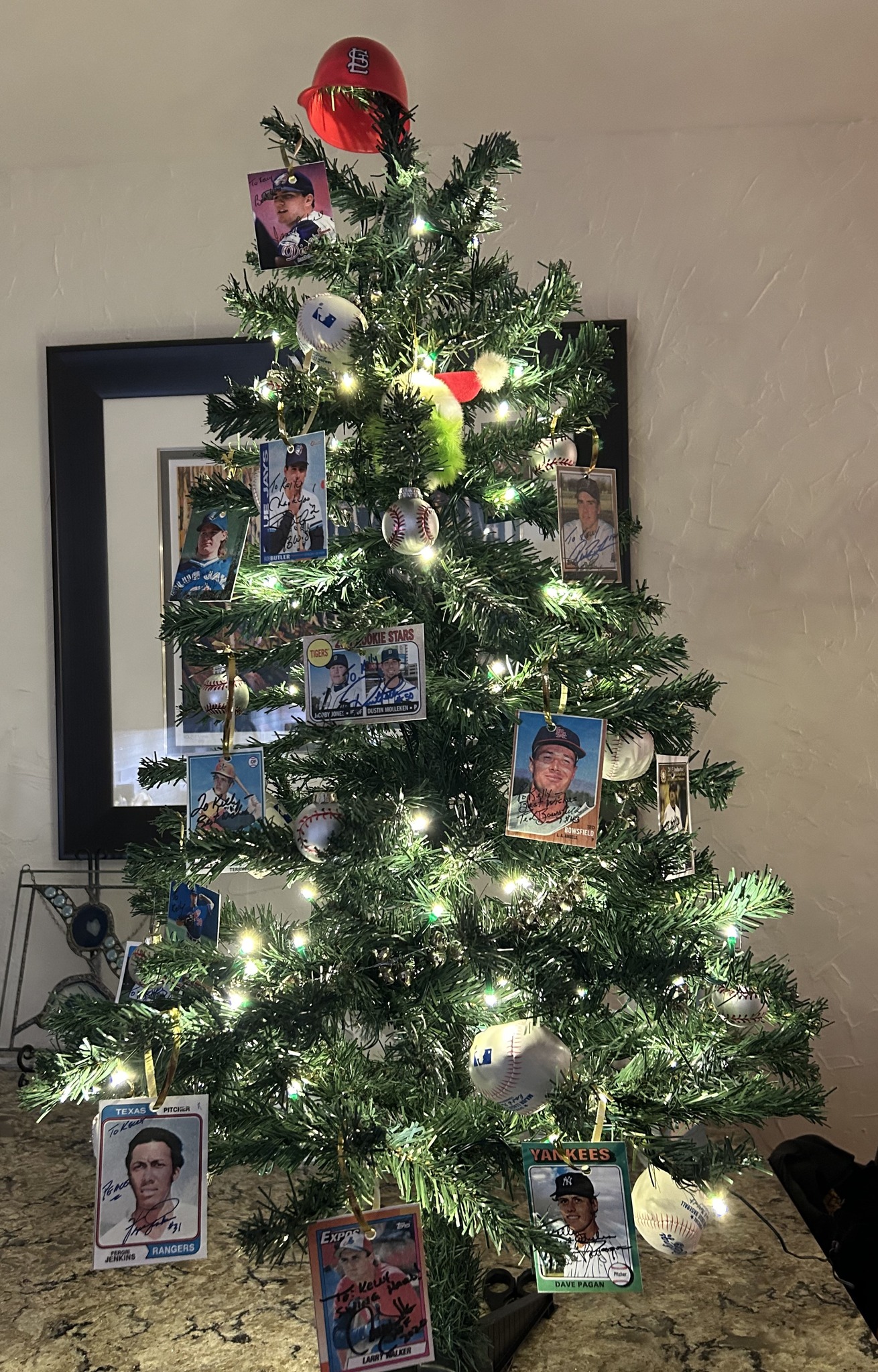 Enjoy these Canadian baseball-themed Christmas trees - Cooperstowners ...